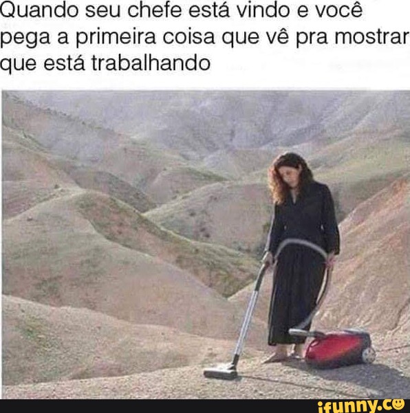 Quando seu chefe está vindo e você pega a primeira coisa que vê pra ...