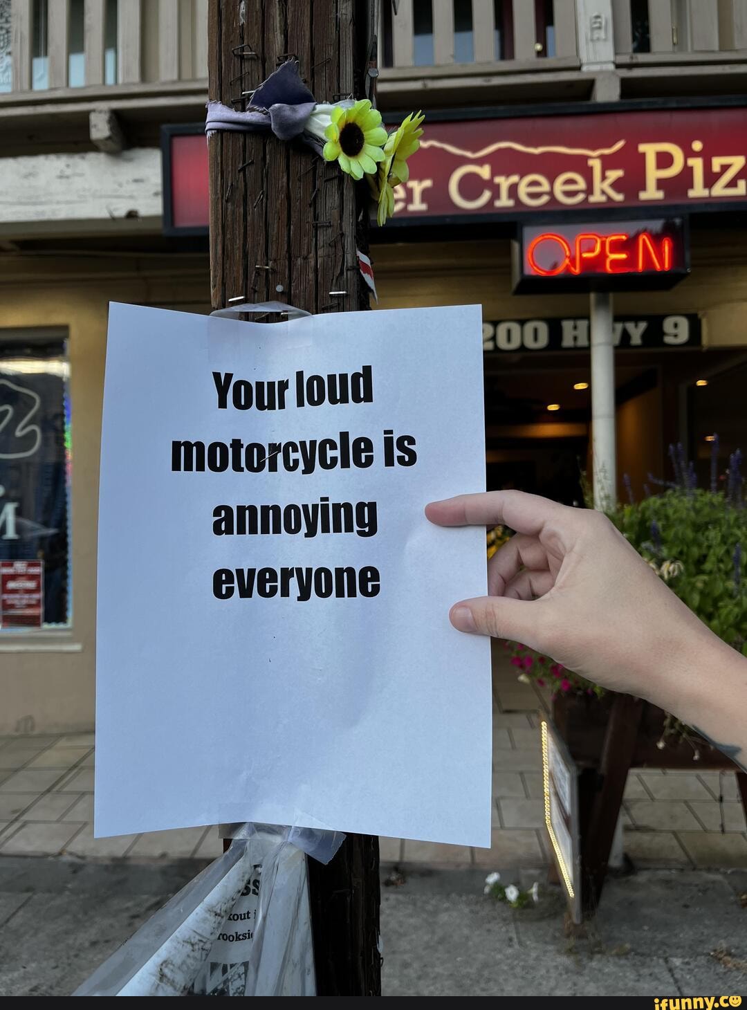 OPEN Your loud motorcycle is annoying everyone - iFunny Brazil