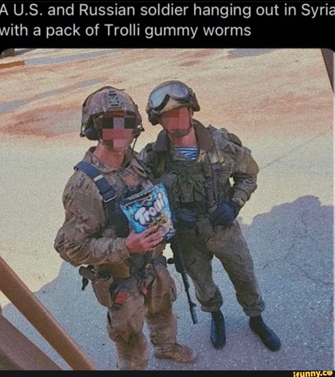 U.S. and Russian soldier hanging out in Syrie with a pack of Trolli ...