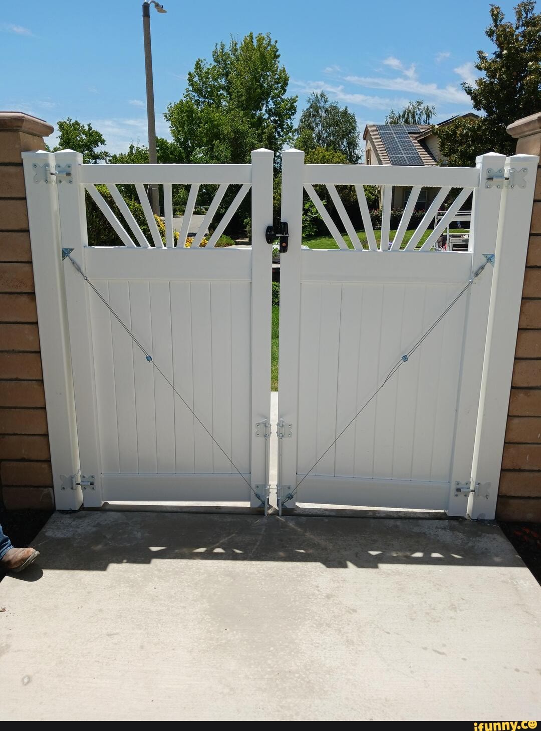 Here's a picture of the back of the fence those wires are great for ...